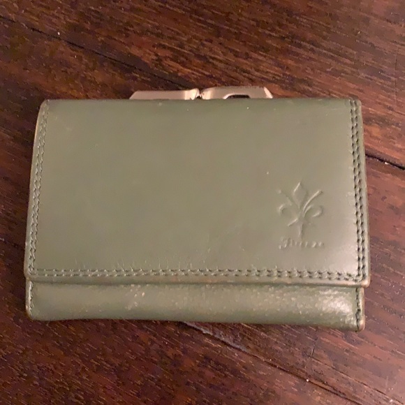 Vera Pelle | Bags | Vera Pelle Green Leather Trifold Wallet With Coin ...